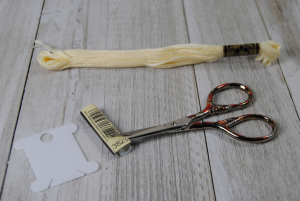 Simple Trick to Label Plastic Thread Bobbins ⋆ Cross Stitch & Embroidery