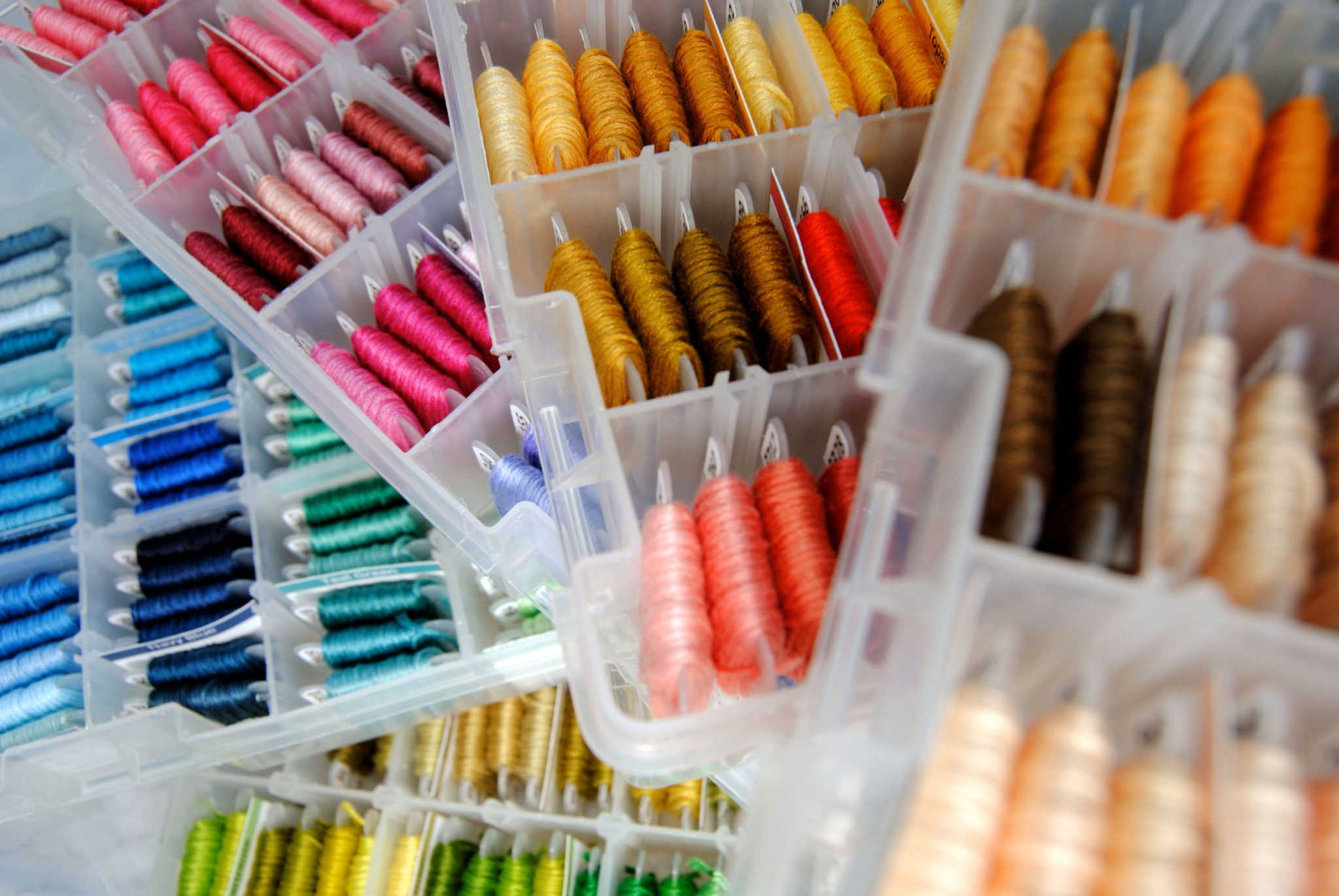 Simple Trick to Label Plastic Thread Bobbins ⋆ Cross Stitch & Embroidery