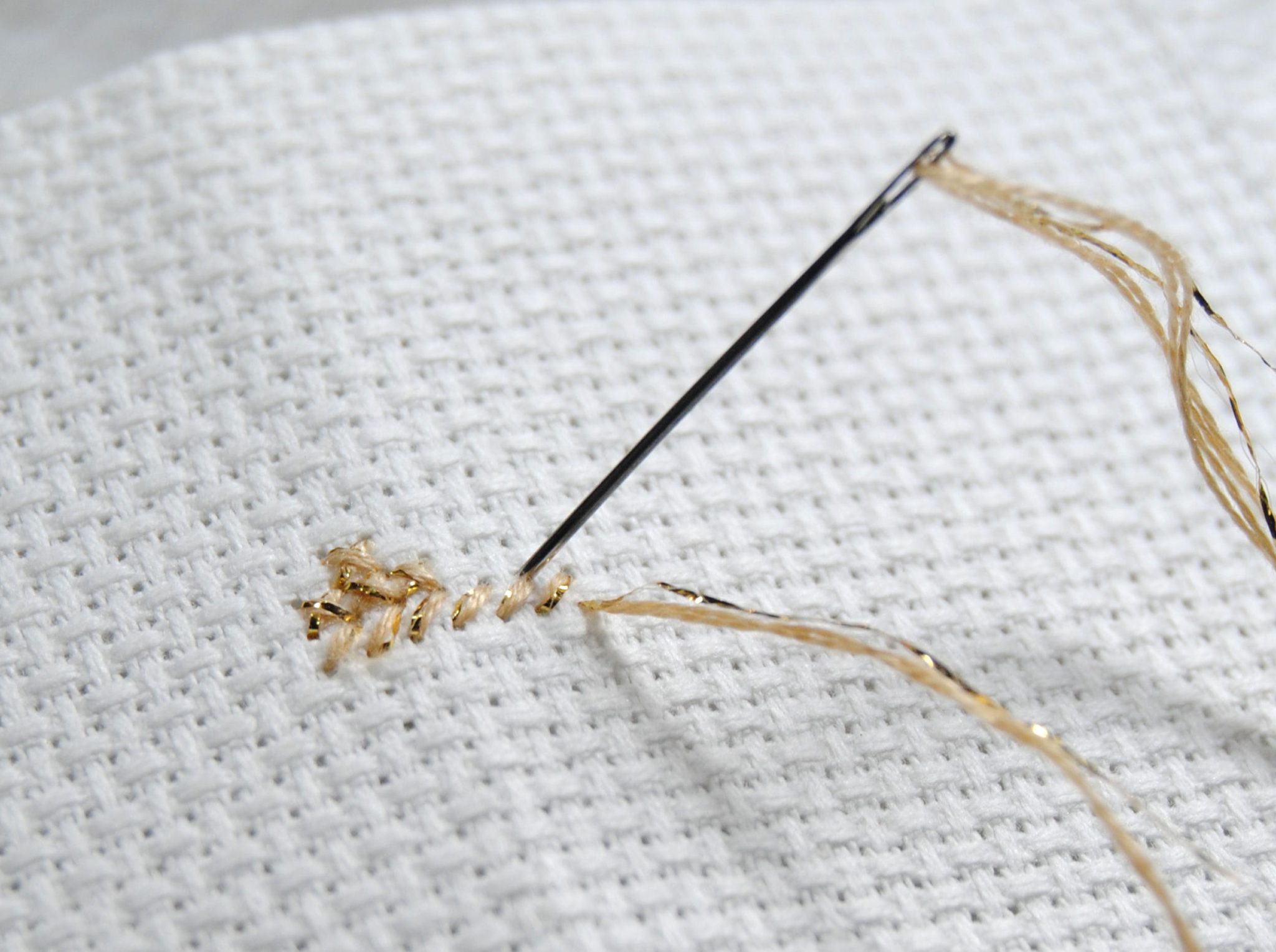 Blending Filament - Adding Sparkle to your Embroidery Thread ⋆