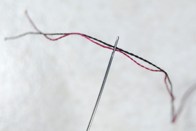 Blended Threads: Creating New Floss Colors With Tweeding ⋆