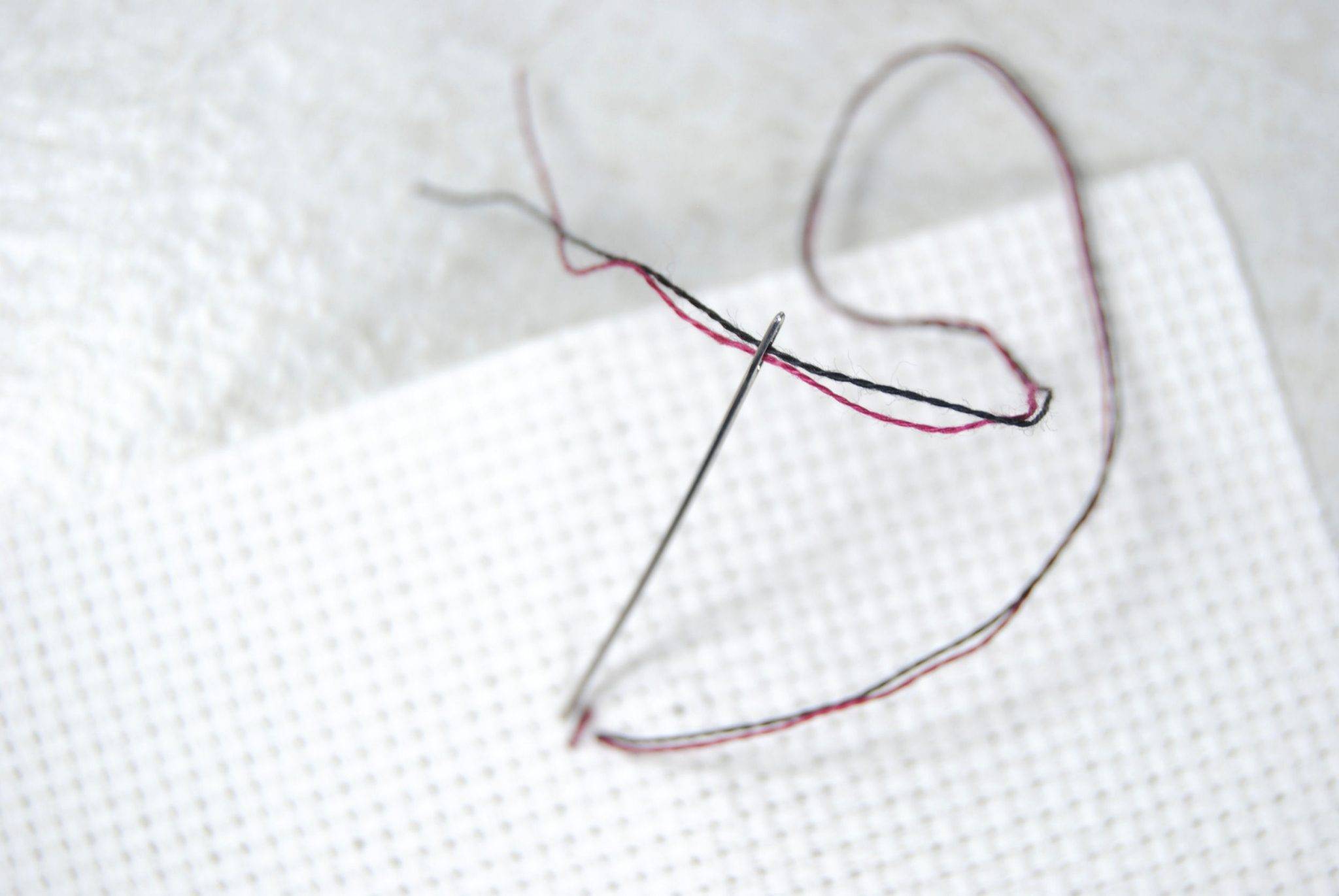 Blended Threads: Creating New Floss Colors With Tweeding ⋆