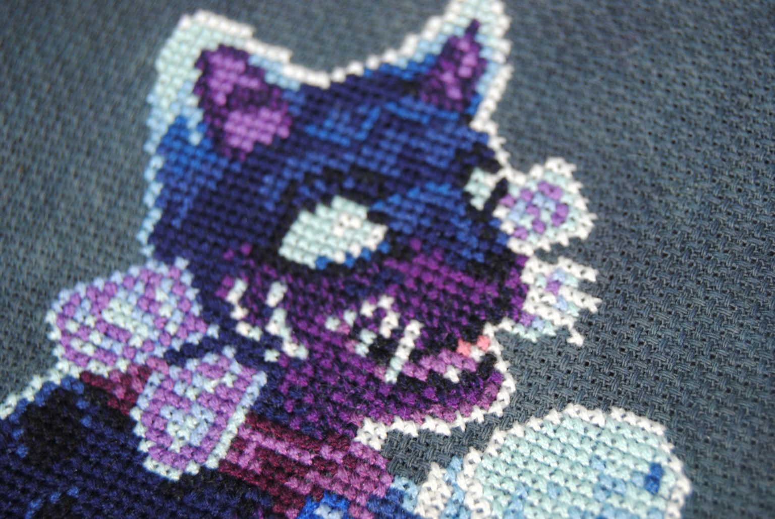 Blended Threads: Creating New Floss Colors With Tweeding ⋆